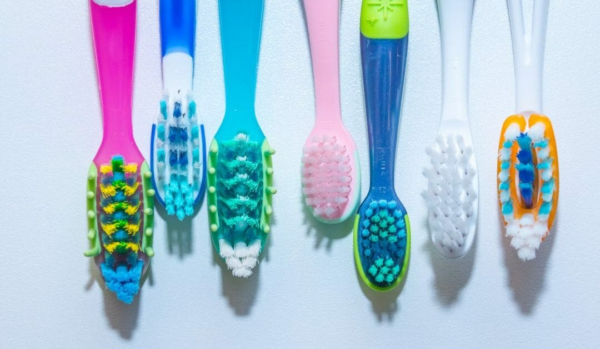 How To Choose Toothbrush Bristle Material - Lidercare